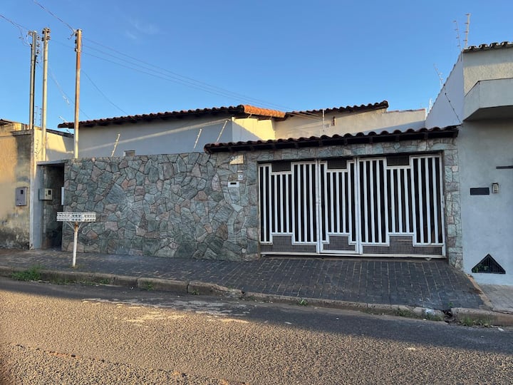 Seu Lar Em Udi-3 Quarto, Cozinha Completa E Suite - Uberlândia