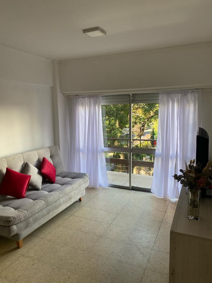 Luminoso Departamento A La Calle Zona Güemes - Argentina