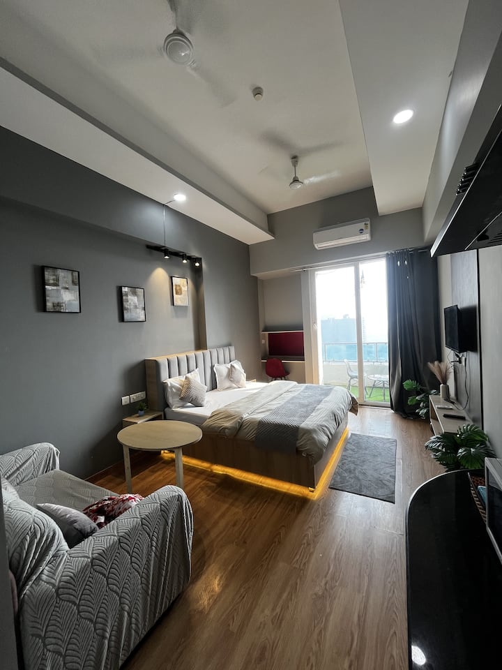 The Skyline Retreat|slate Haven+balcony Bliss - Ghaziabad