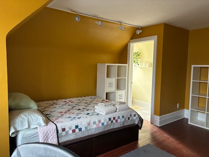 Cozy Studio W/ Private Bath Walk To Frick Park - Old Mill, West Mifflin