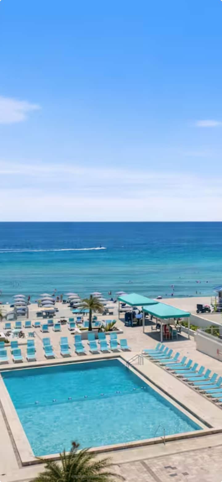 Beachfront Condo | Sleeps 6 | Pool & Beach Access - Hollywood, FL