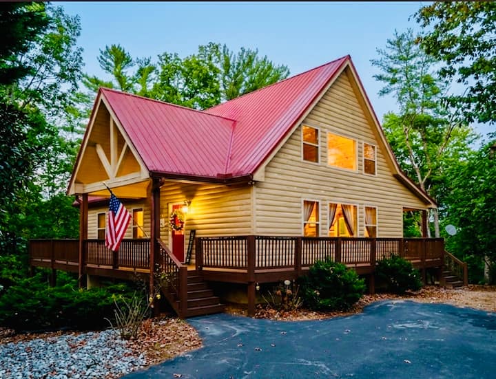 Pet Friendly! Romantic Private Cabin 3-bedroom - Sautee Nacoochee, GA