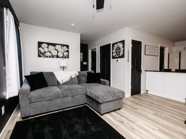 New Cozy Carriage House In Fountain Square - Indianapolis, IN