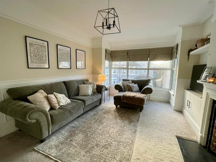 Spacious Seaside 4 Bedroom. Exceptional Kitchen. - Bexhill