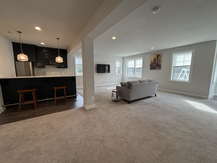 Light And Bright Apartment In Single Family Home - Fairfax, VA