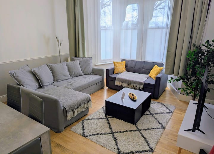 2 Bedroom House With Garden And Free Parking - Bromley