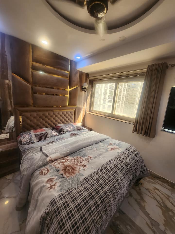 Dlf Capital Green Near Moti Nagar Metro Station - New Delhi