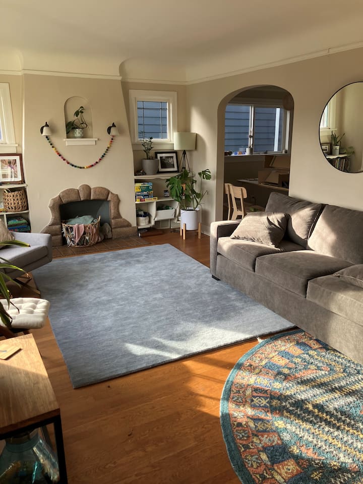 Quiet, Cozy, Family Friendly House - Seattle, WA