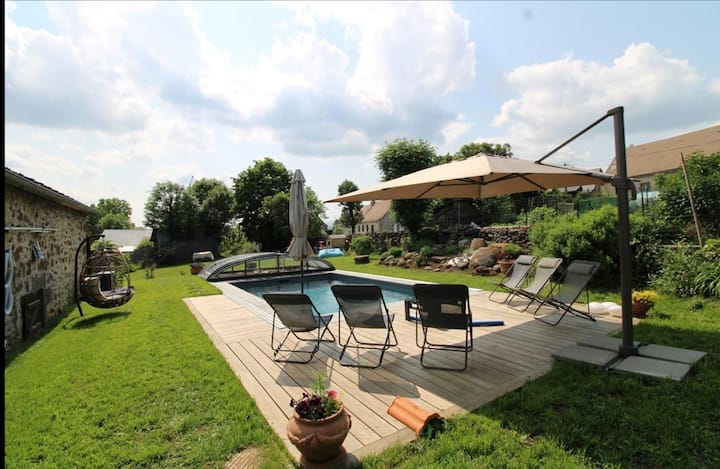 Gîte De Charme Avec Piscine Cantal - Château du Sailhant