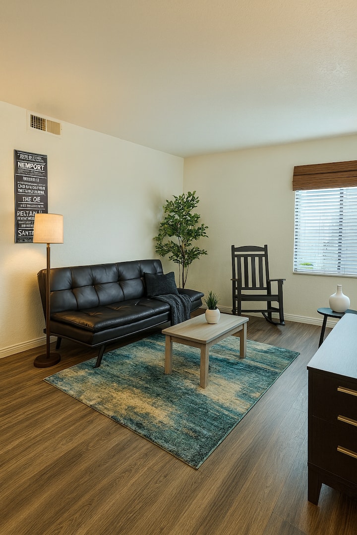 Cozy Condo At Serene Neighborhood Of Lake Forest - Lake Forest, CA