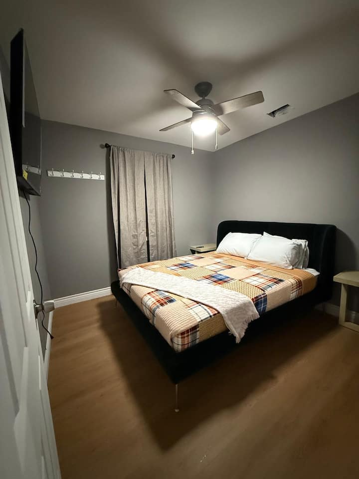 3 Br/ 2ba - With Two Kitchenette (Subdivide Unit) - Southaven, MS