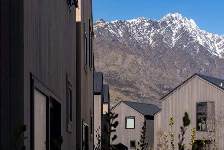 Mountain Air On Munro - Remarkable View Villa - Lake Hayes