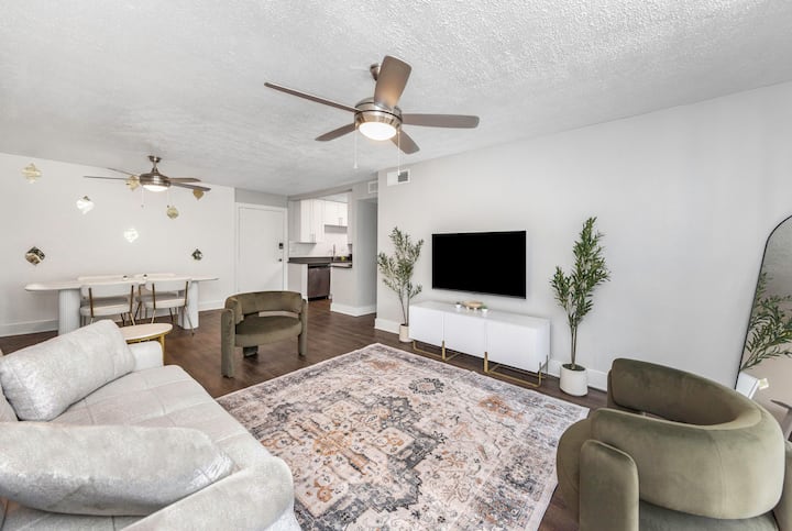 Stylish 2br In Tampa With Gym, Laundry & Pool - Davis Islands, FL