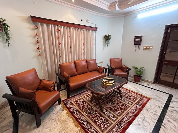 Saaz | Couple Stay | Pvt Balcony | The Pitara - Bhopal