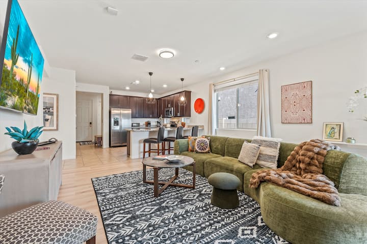 Group-friendly 5br • Central, Stylish, Convenient - Catalina, AZ