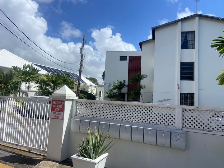 Unit 2 Maple Gardens- The Emmerson Suite - Barbados