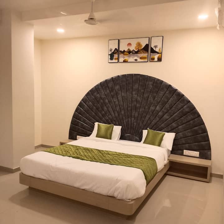 Deluxe Room Near Amul Dairy Road, Popati Nagar - Anand