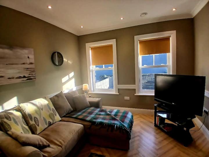 Elegant 2br Town Apartment — Steps From Everything - Galway