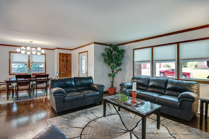 Convenient Comfort With Game Room - Saint Joseph, MO