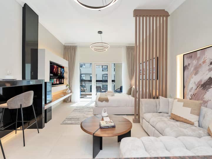 Deluxe Studio | 1 Min Away From Wb & Ferrari World - Abu Dhabi