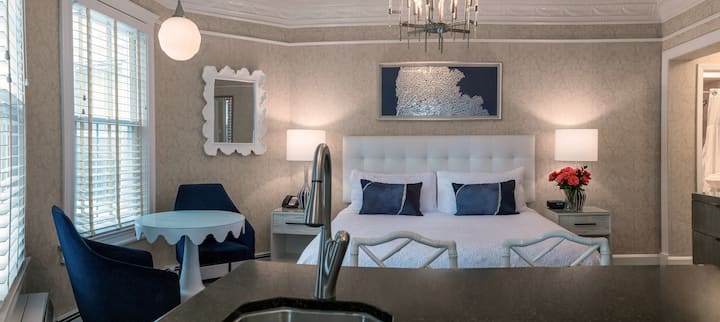 Kitchenette With One King Bed - Spring Lake, NJ