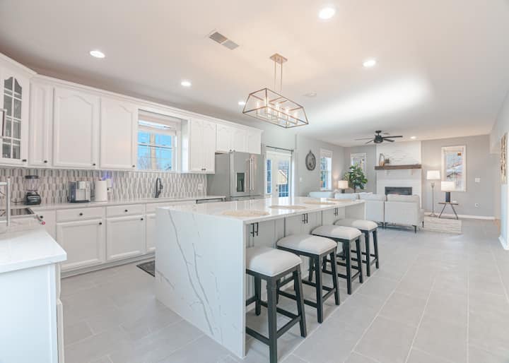 Brand New/specious/4br 4bt Home Central Location - Fairfax, VA