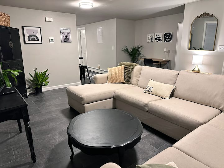 Modern 2br Federal Hill, Furnished, Ali-inclusive - Providence, RI