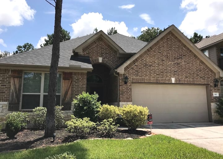 Cozy 4br Home In Prime Creekside Location - Tomball, TX