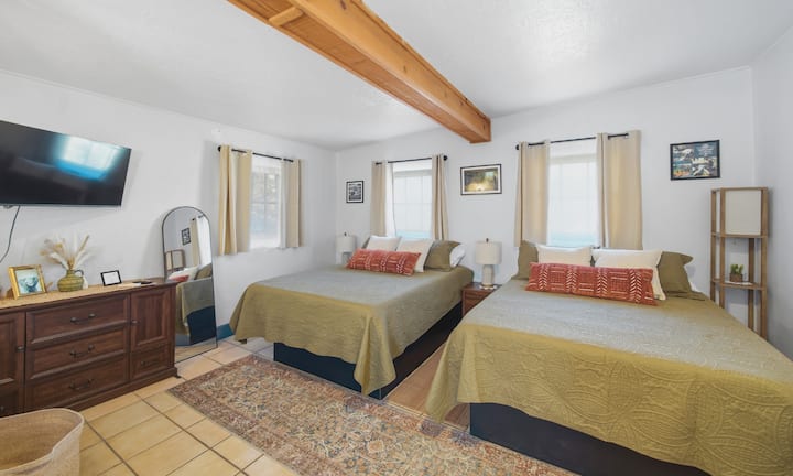 The Lakeview Kitchenette (2 Queen Beds) - Elephant Butte Reservoir, NM