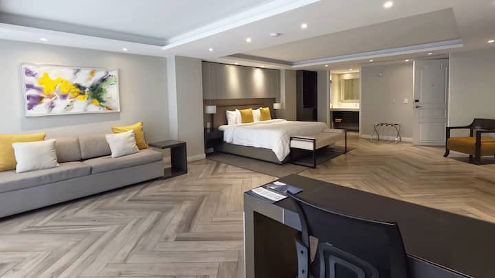 Isaaya Suite Encantadora. - Mexico City