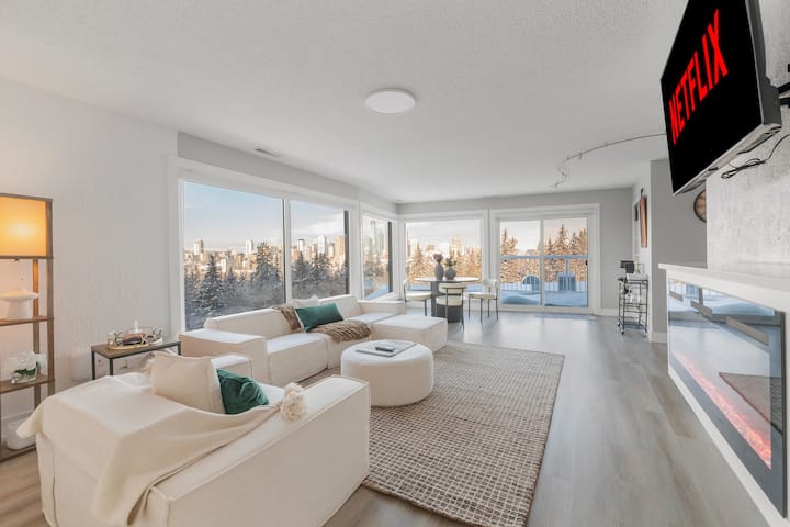 Elegant Luxury Condo | Skyline Views - Canada