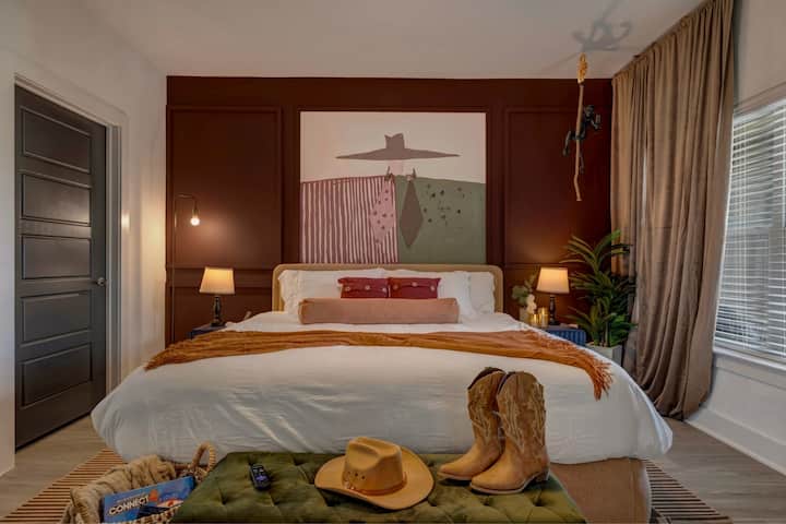 Resort-style Suite Near Universal - Frisco, TX