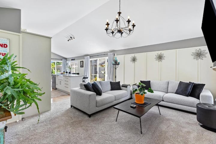 Hunter Lodge 
Your Papamoa Beach Escape - Papamoa