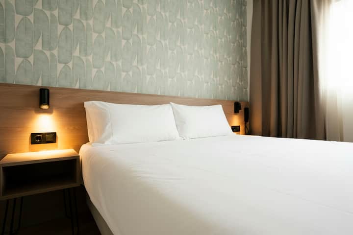 Apartamento Familiar De 2 Dormitorios Con Terraza - Mérida, Espagne
