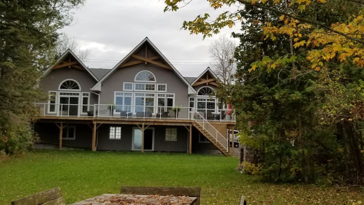 Cozy Fenelon Falls Lakeside Retreat - Fenelon Falls