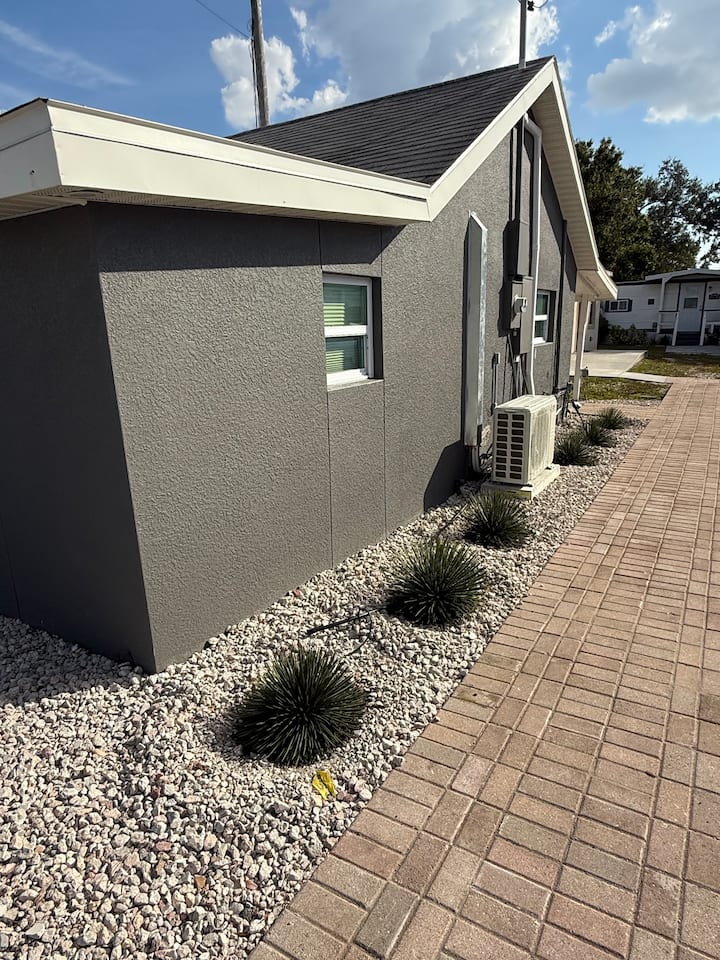 Estrada Cottage #9 - Sarasota, FL