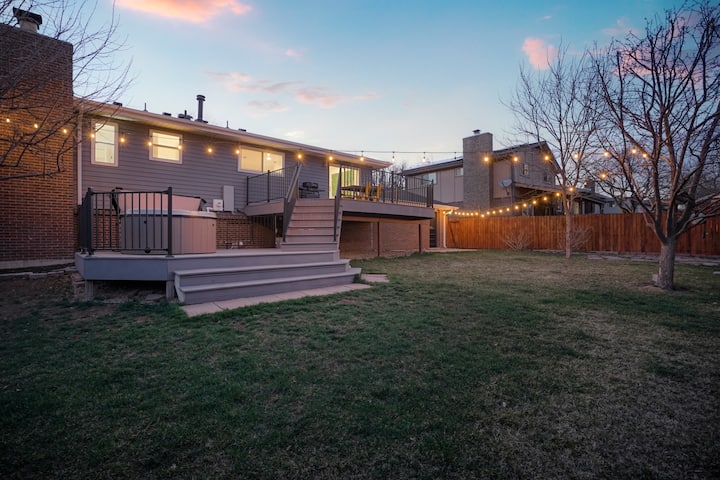 Sleeps 12 | Game Room | Hot Tub | Fire Pit - Golden, CO