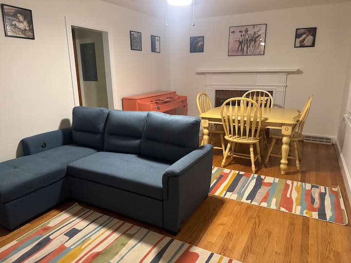 Your Groovy Grandma's House - Nashville, NC