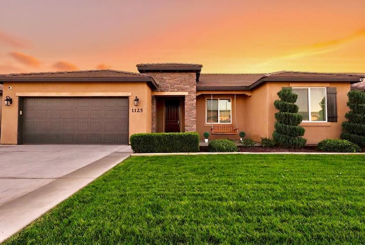 Sequoia Spacious 3br Home Backyard Family Friendly - Visalia, CA