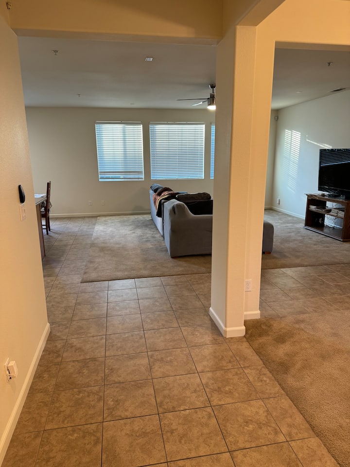 Fantastic 3-bedroom 3 Bath Home - Brentwood