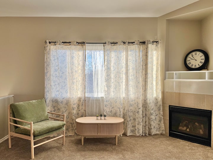 Spacious & Minimalist Zen 4br Home - Anchorage, AK