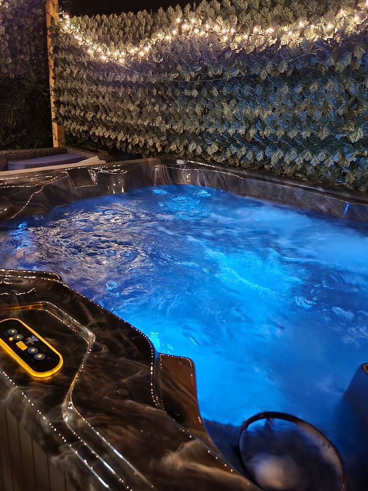 Kingbeds Airhockey Fooseball Hottub Firepit Arcade - 윈스턴세일럼