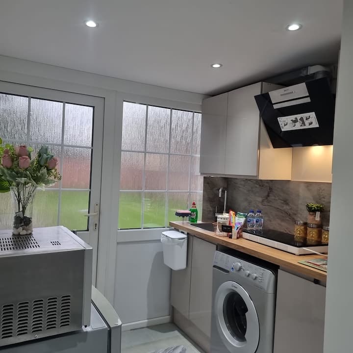 Brand New Studio Apartment! - Ilford