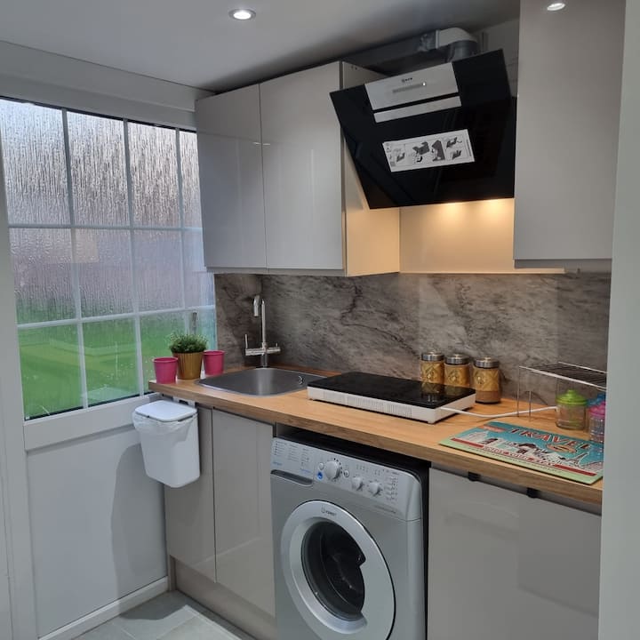 Brand New Studio Apartment! - Barking