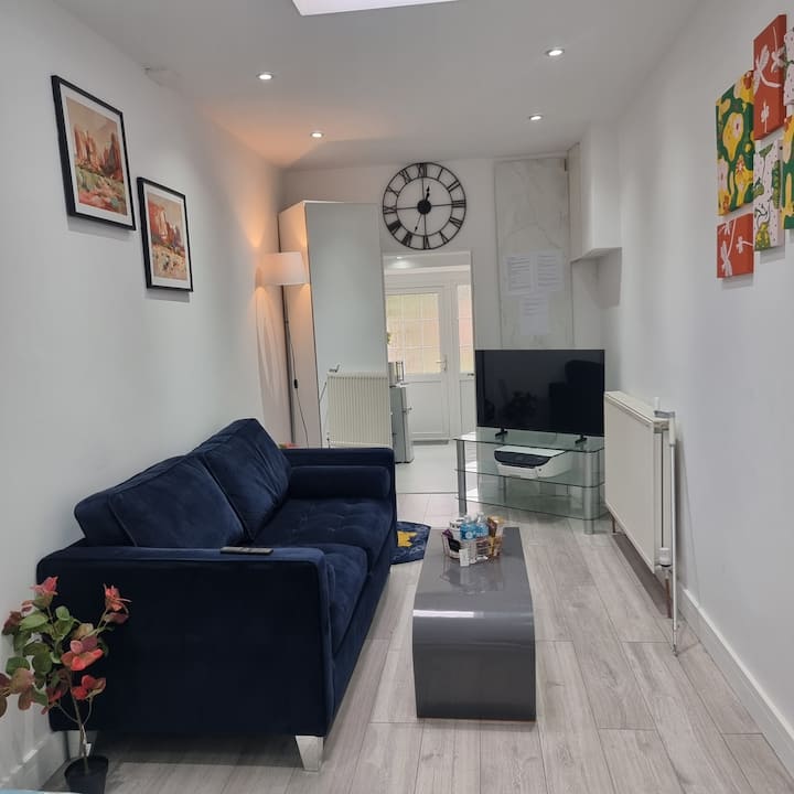 Brand New Studio Apartment! - Barking