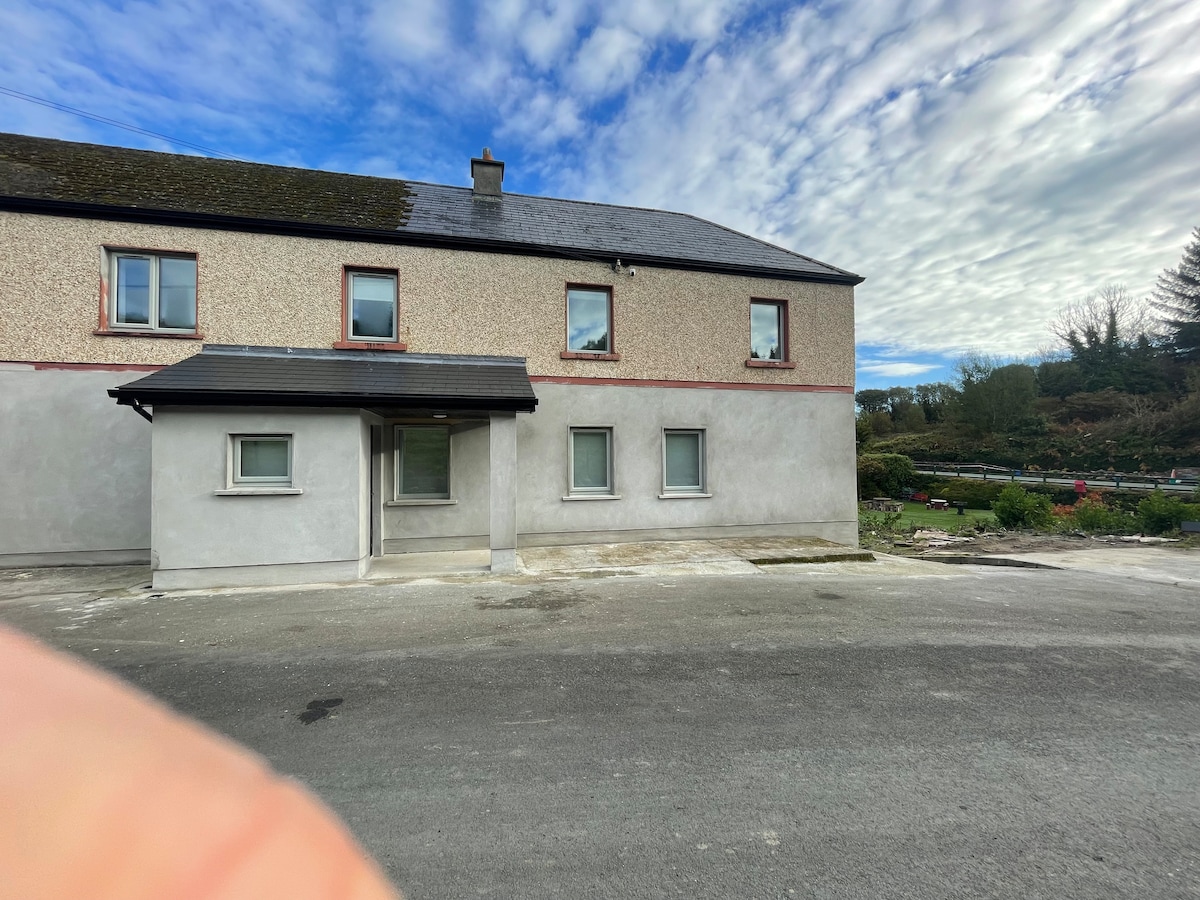 Keeper Hill Hideaway : The Dáil - Maisons à louer à Newport, County ...