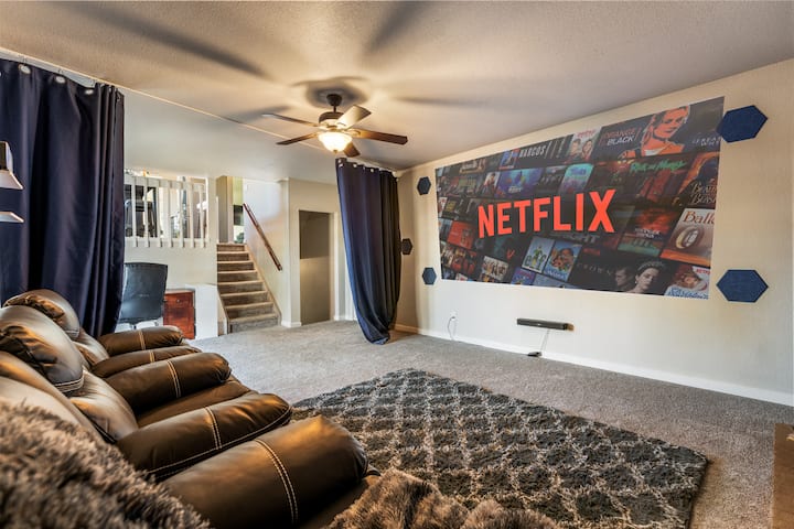 Familyhome • Fireplace&movie Theater•pet Friendly - Colorado Springs, CO