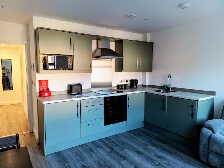 Modern 1 Bedroom Apt 4 Near City Centre. Parking - Belfast