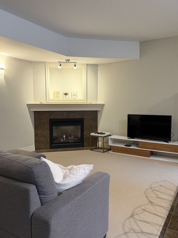 Bright & Cozy Suite Close To Everything! - 메이플리지