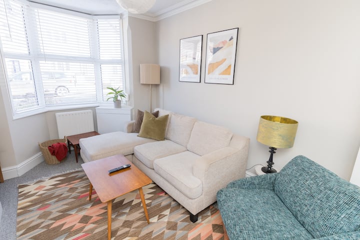 Modern 3 Bed House Rugby Town. Contractors Welcome - Rugby